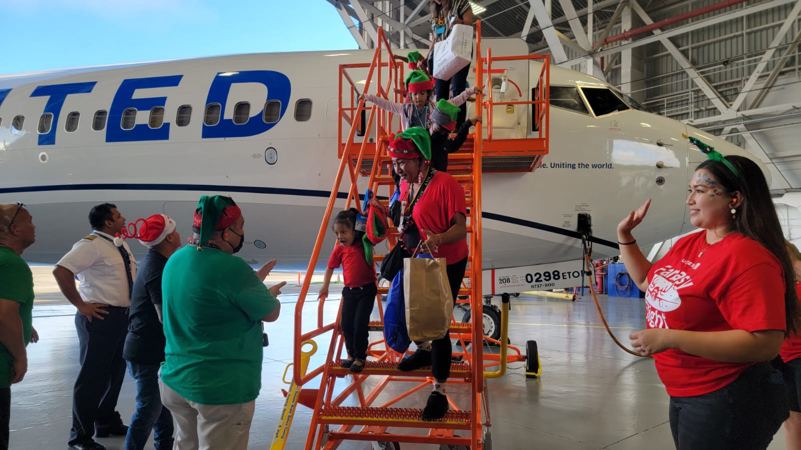 Kids meet Santa at the North Pole through United's Fantasy Flight ... Kids meet Santa at the North Pole through United's Fantasy Flight ...